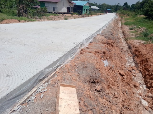Proyek Jalan Cor Beton di Jalan Padat Karya Diduga Asal - Asalan ...